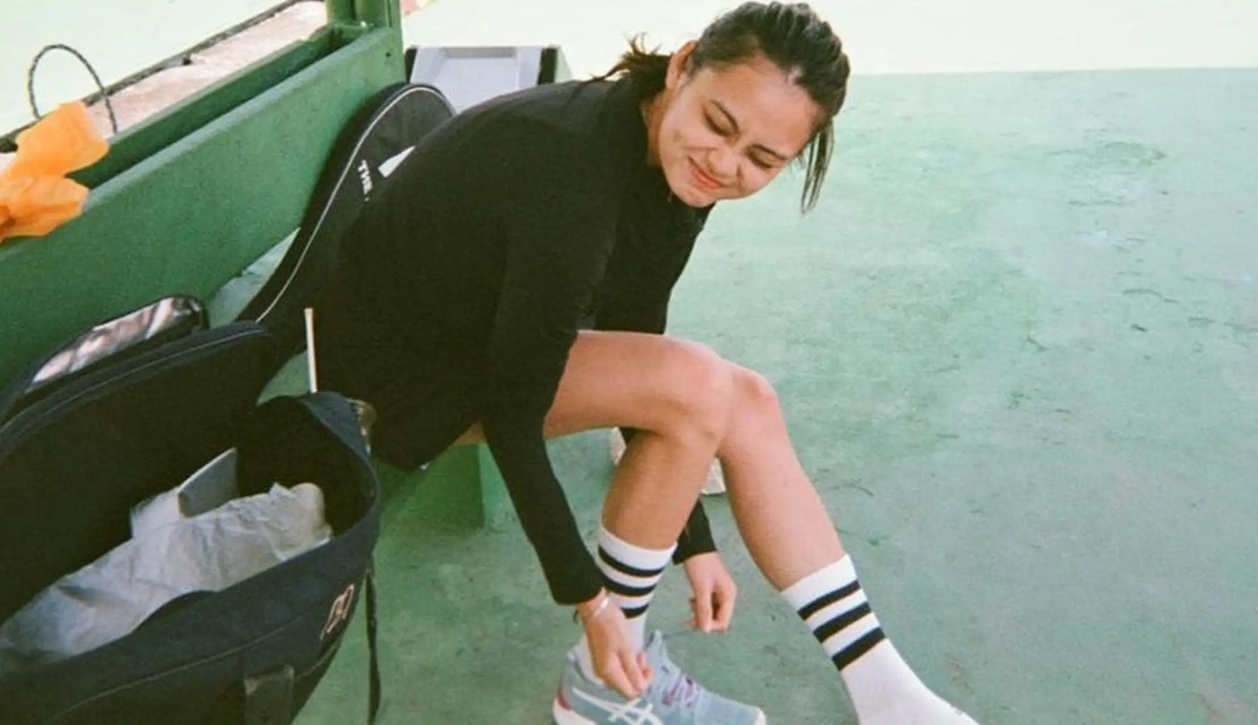 Potret Gege Elisa Saat Main Tenis, Tampil Stylish - Foto Liputan6.com