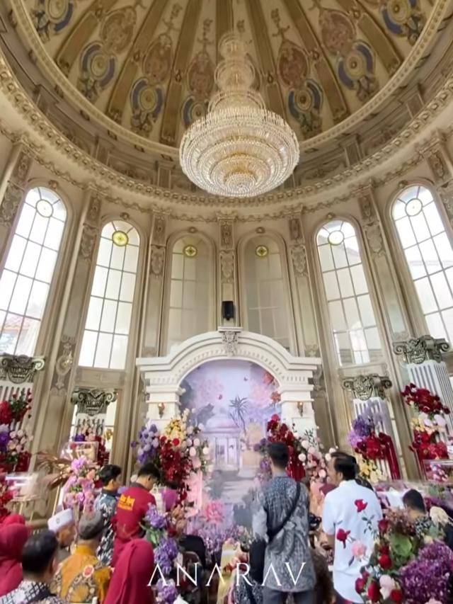 8 Potret Daffa Nabilah Sultan Sidoarjo Lamaran, Pemilik Rumah Bak Istana Disney