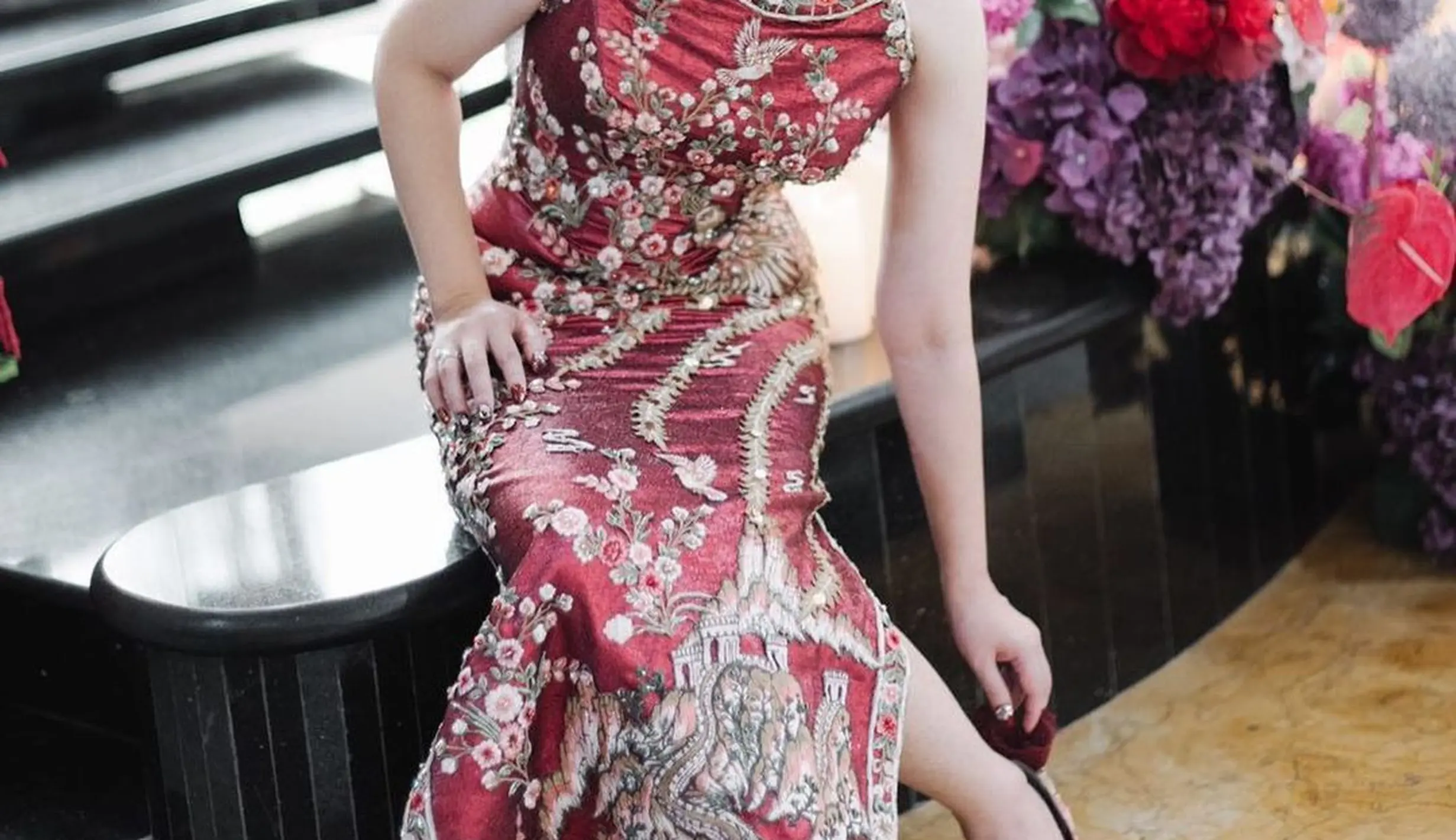 10 Potret Tina Toon Jalani Prosesi Sangjit Bersama Kekasih, Kenakan ...