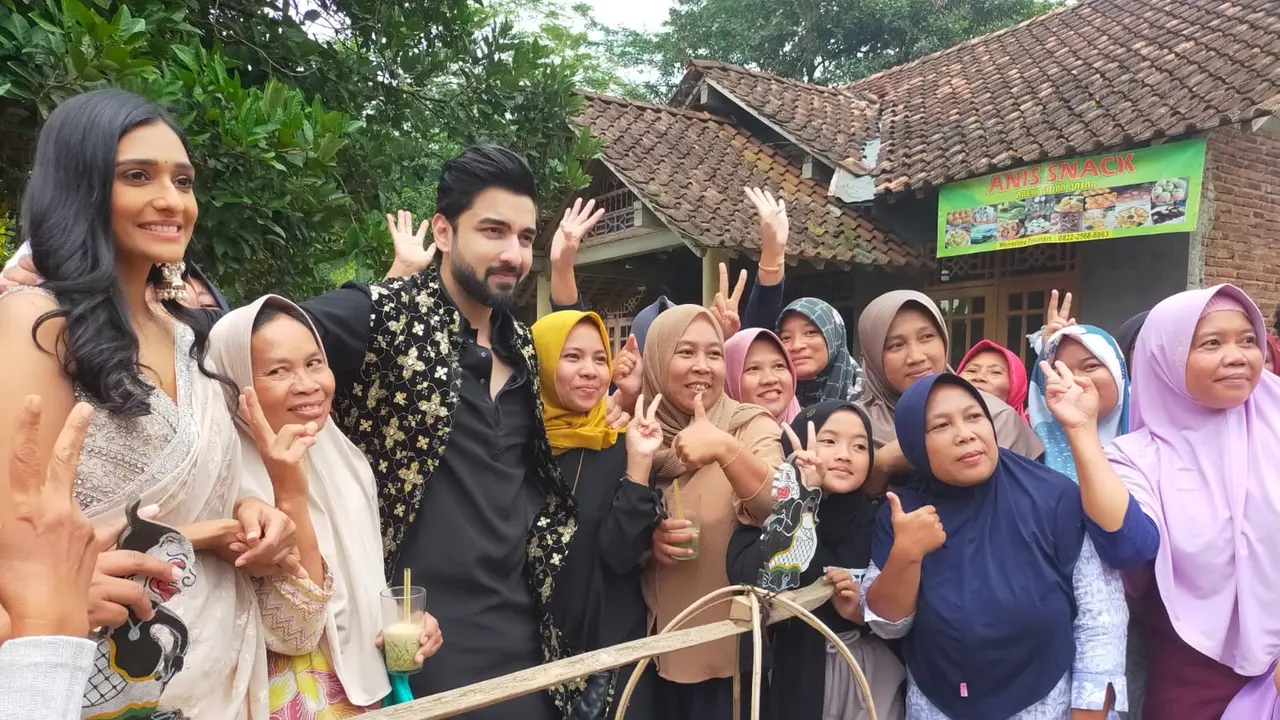 Saat 2 Bintang Bhagya Lakshmi Cosplay Jadi Bakul Dawet Ayu Banjarnegara ...