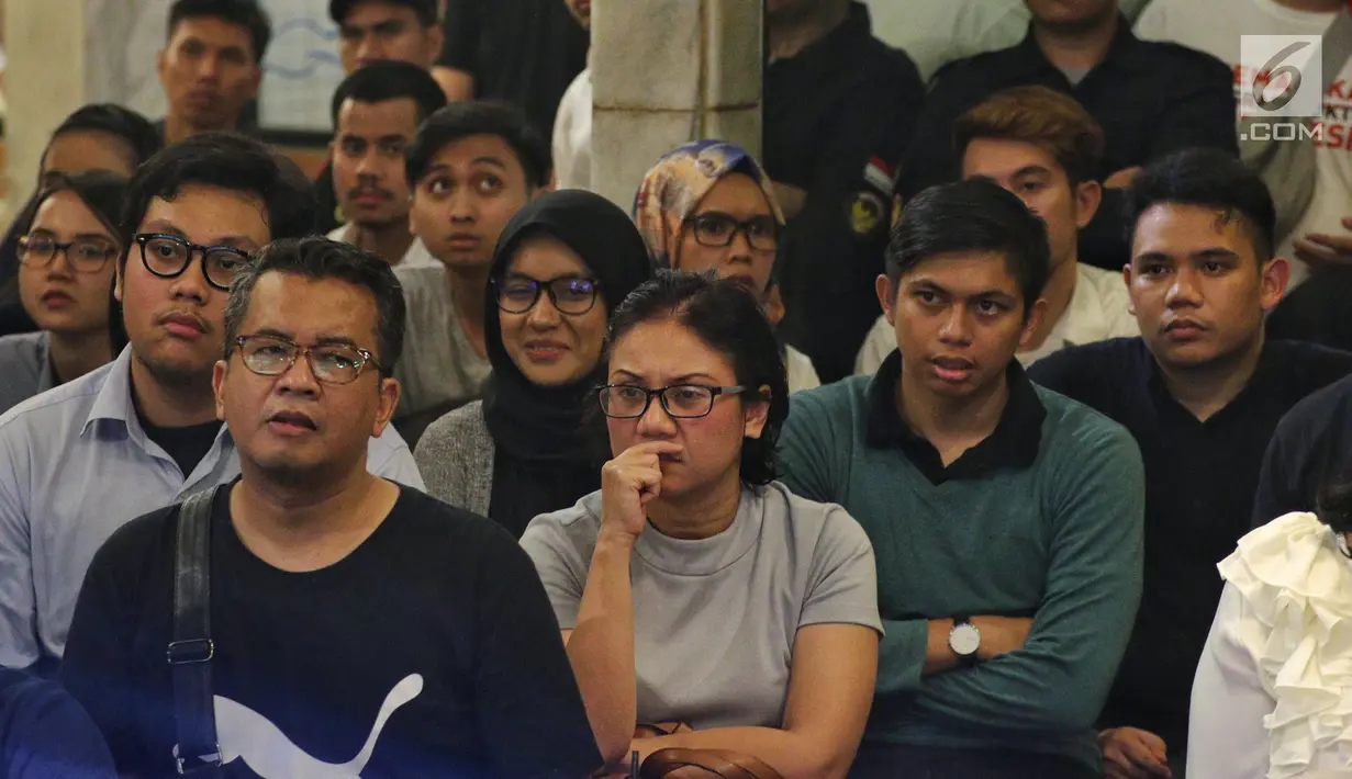 FOTO: Wajah Tegang Generasi Milenial Saat Nobar Debat Pilpres - Foto ...