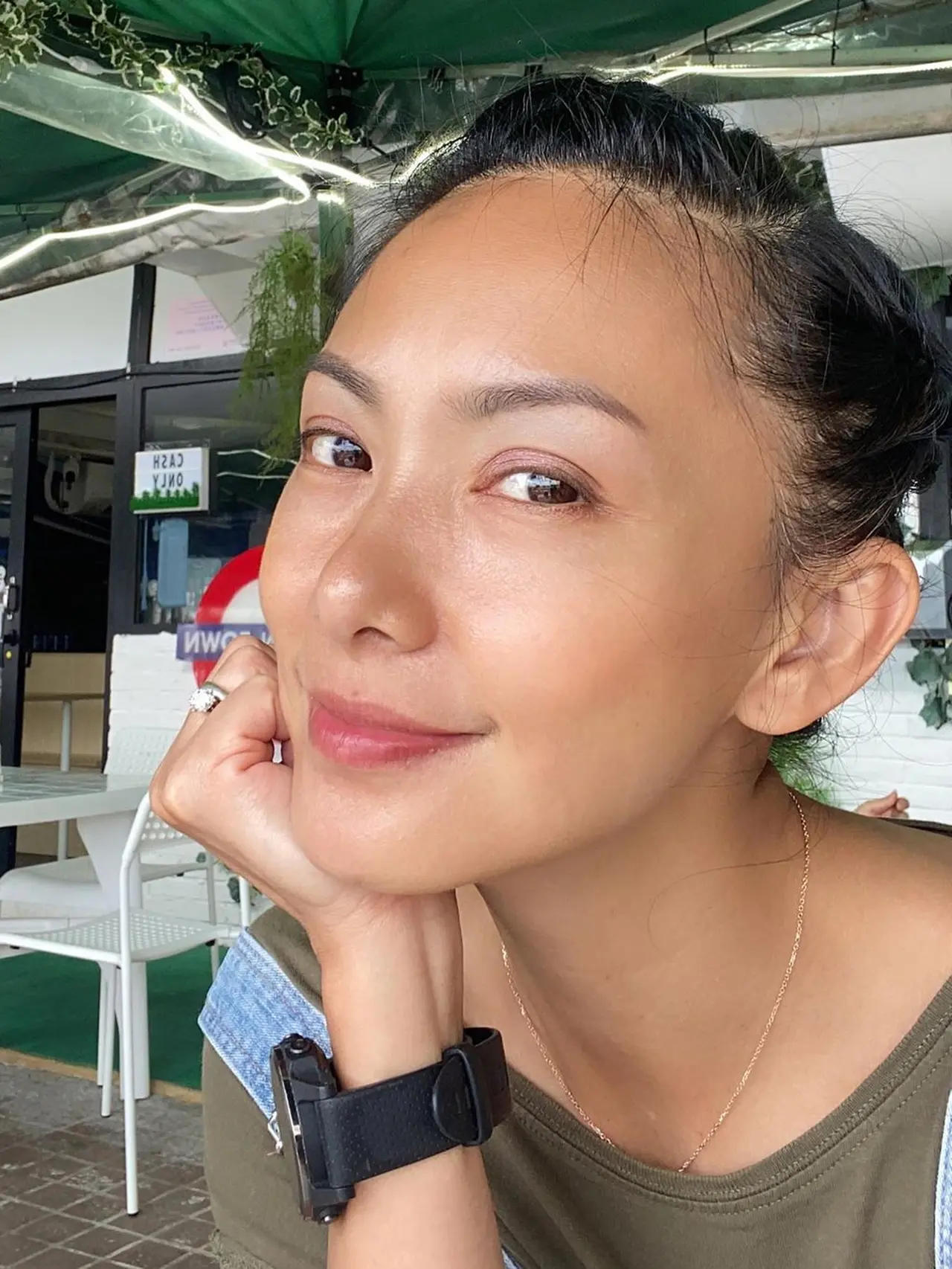 5 Potret Awet Muda Susan Bachtiar di Usia 47 Tahun - Lifestyle Liputan6.com