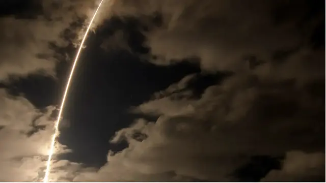 NASA Luncurkan Pesawat Luar Angkasa Lucy untuk Pelajari Asteroid Trojan - Tekno Liputan6.com