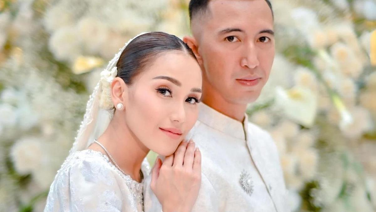 Potret Lettu Fardhana saat Lamaran dengan Ayu Ting Ting, Tampan dengan ...