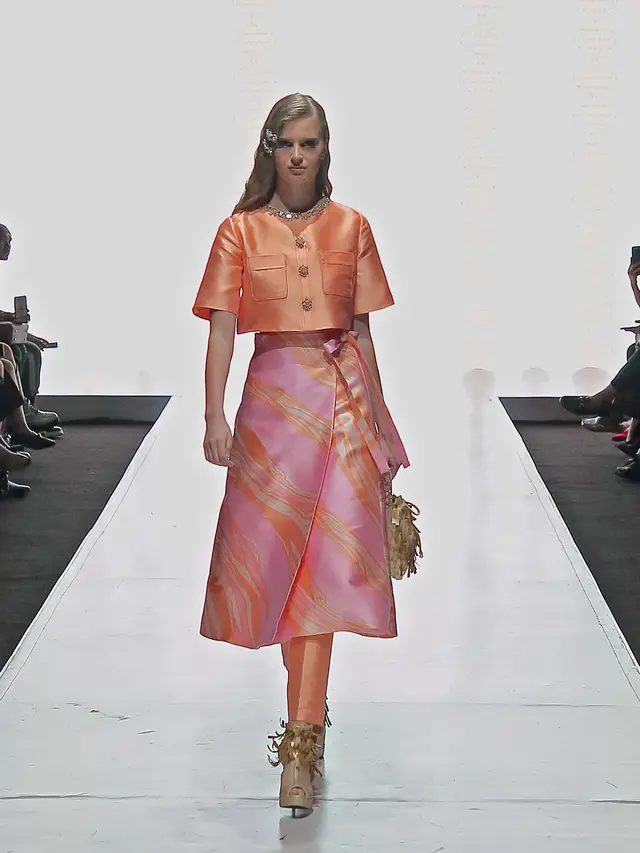 Pesona Busana Era 60-an, Inspirasi Koleksi Sebastian Red di PIFW 2019 ...