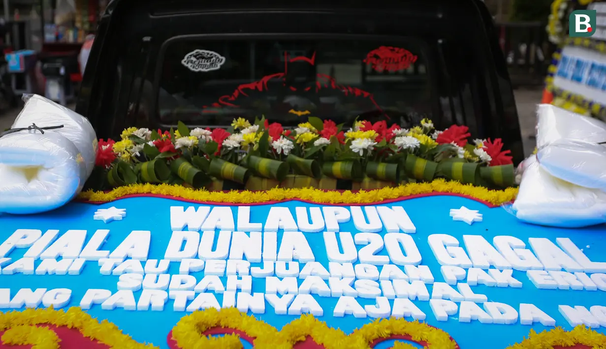 Foto: Karangan Bunga Banjiri Kantor PSSI setelah FIFA Coret Indonesia ...