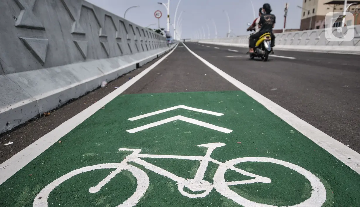 FOTO: Pemprov DKI Jakarta Uji Coba Jalan Layang Cakung - Foto Liputan6.com