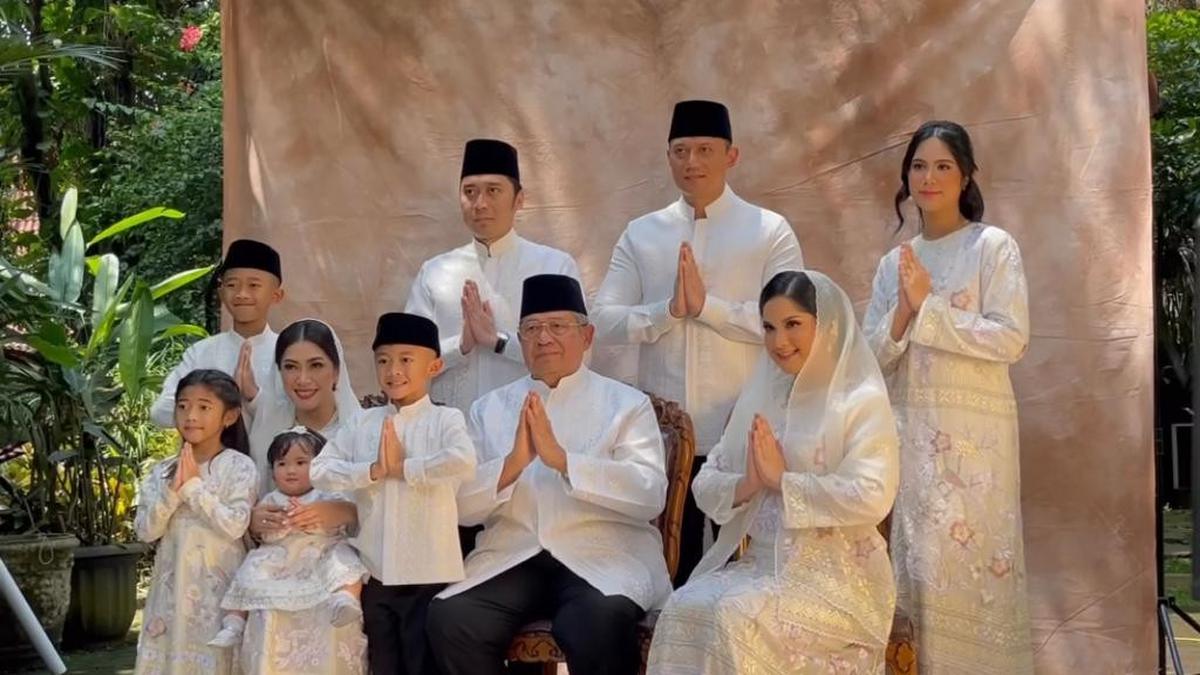 Tampilan Keluarga SBY di Hari Lebaran Idul Fitri, Sosok Almira Curi Perhatian - Lifestyle ...
