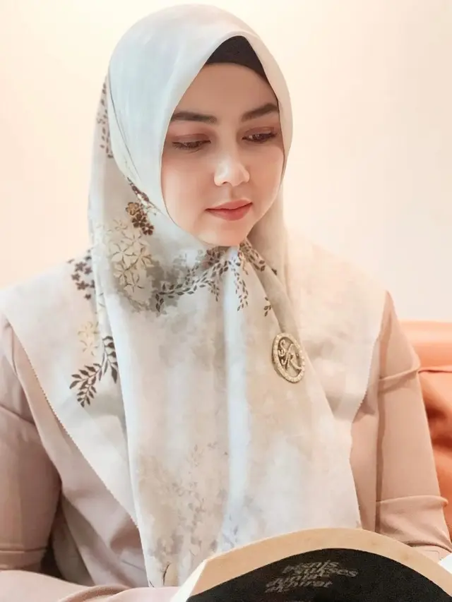 Inspirasi Fashion Lala Nurlela Calon Istri Nassar yang Juga Kakak Ipar Syahrini, Sederhana Tapi ...