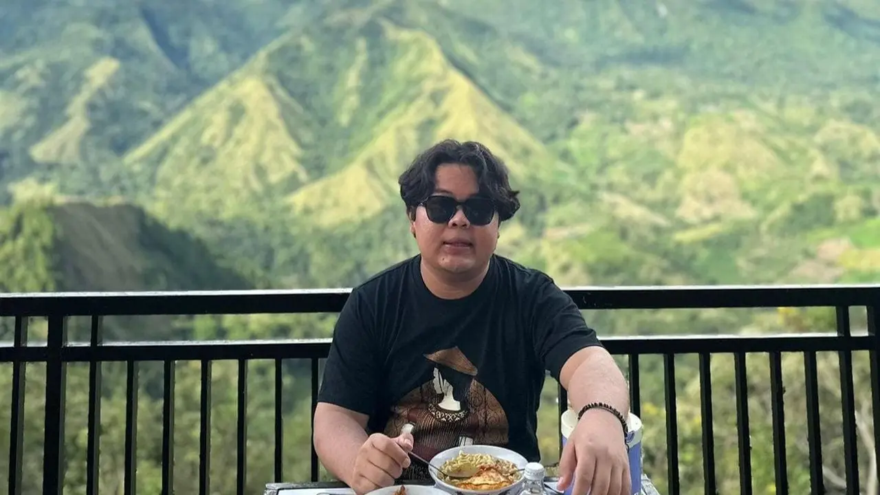 YouTuber dan Selebgram Yogyakarta Bram Dermawan Mengenalkan Varian ...