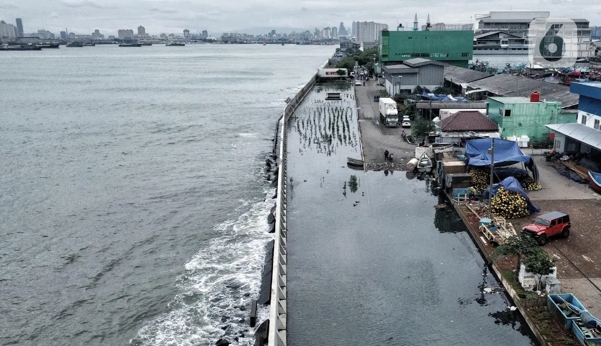 Waspada Banjir Rob di Pesisir Jakarta hingga Akhir Tahun - Foto Liputan6.com