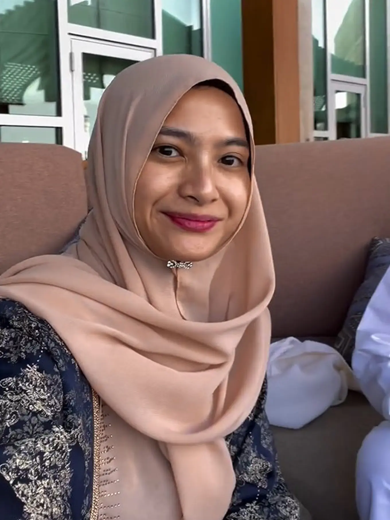 8 Potret Tampilan Acha Septriasa dengan Hijab, Netizen Puji Cantik Sekali