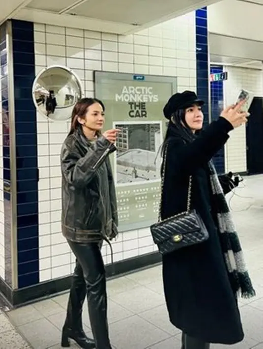 Potret Seru Enzy Storia dan Hesti Purwadinata Liburan Bareng di London ...