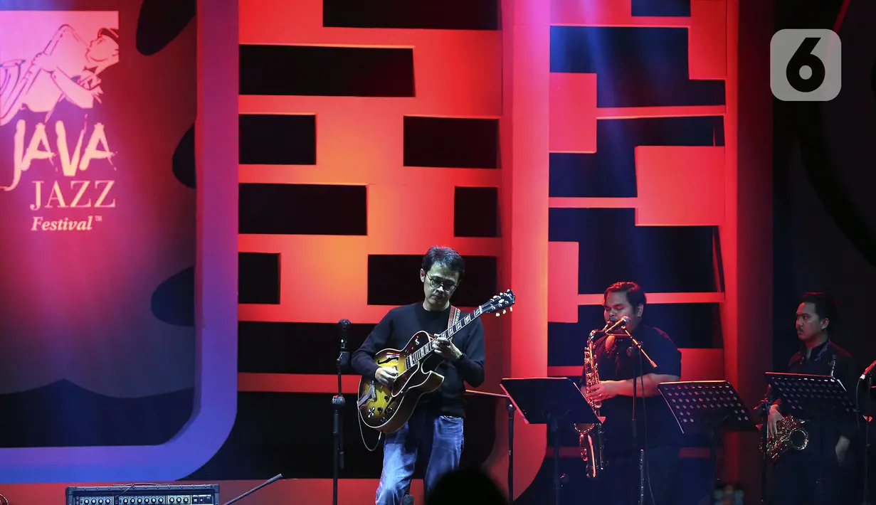 FOTO: Aksi Tohpati di Panggung Java Jazz Festival 2022 - Foto Liputan6.com