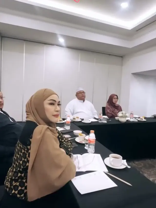 7 Potret Robiatul Adawiyah Ibu Zahwa Nadhira, Ungkap Rencana Resepsi Kedua - Hot Liputan6.com