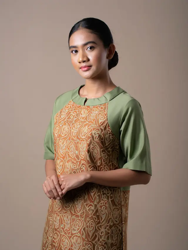 7 Model Dress Batik Modern Kerah Bulat Kombinasi Kain Polos Elegan 2025 ...