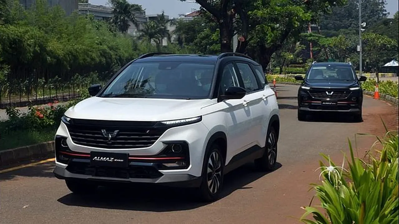 Mulai Hiasi Pasar Mobil Bekas, Harga Wuling Almaz RS Seken Cukup ...
