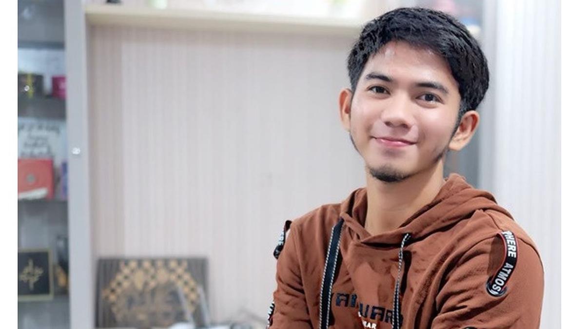 6 Potret Rizki D’Academy yang Kini Berjenggot, Makin Dewasa - Hot Liputan6.com