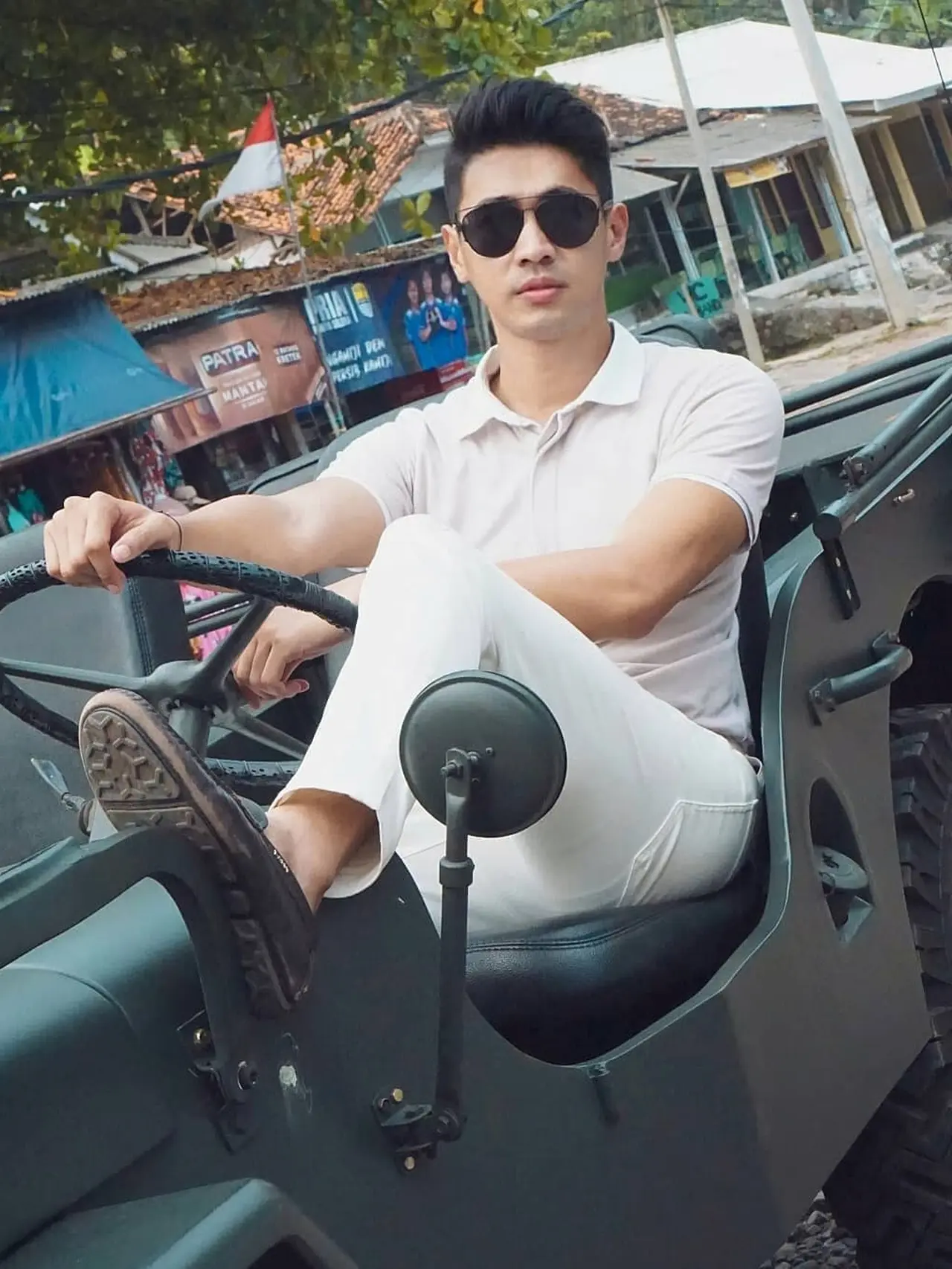 7 Potret Terbaru Hessel Steven, Aktor Indonesia yang Sempat Berkarier di Thailand - Hot Liputan6.com