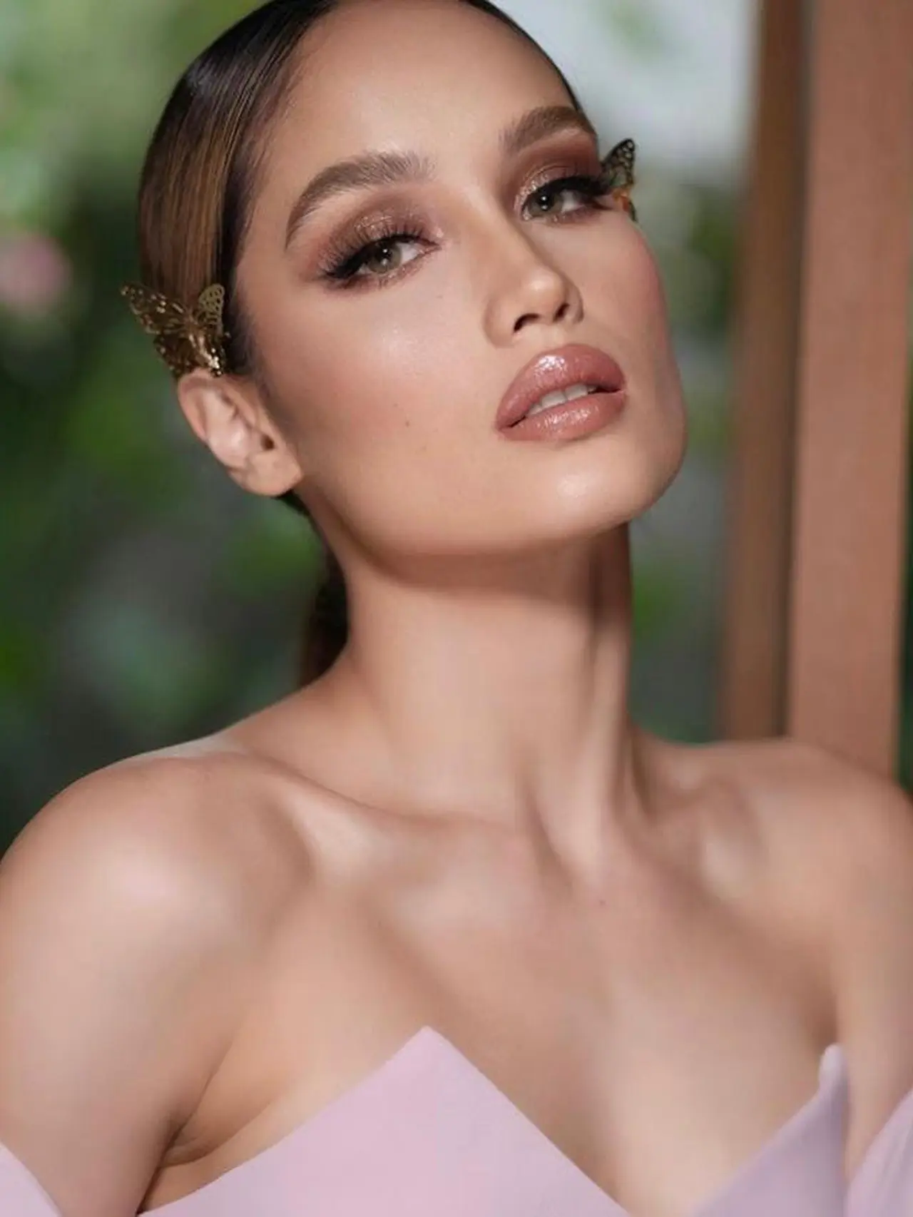 Tampilan ‘Mahal’ Cinta Laura Pakai Jepit Rambut Seharga Rp10 Ribuan ...