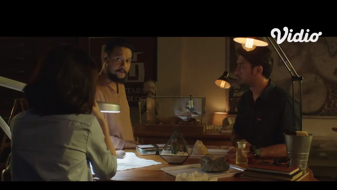 Sinopsis Film Firegate, Petualangan Julie Estelle dan Reza Rahadian Mengungkap Misteri Gunung ...