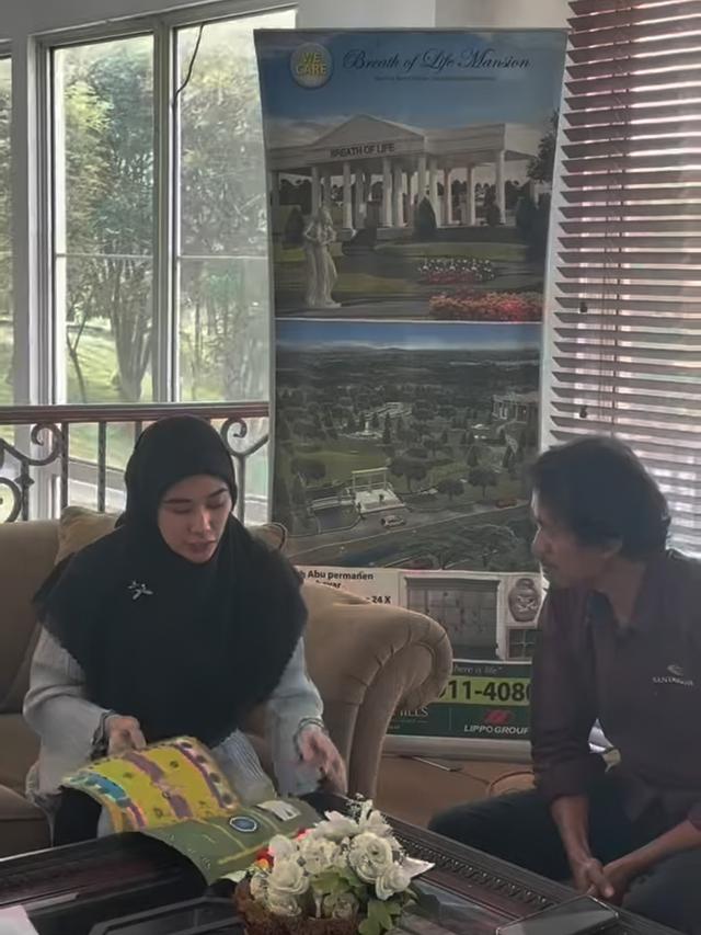 7 Potret Clara Shinta Sudah Beli Kain Kafan dan Pemakaman Mewah, Jadi Investasi