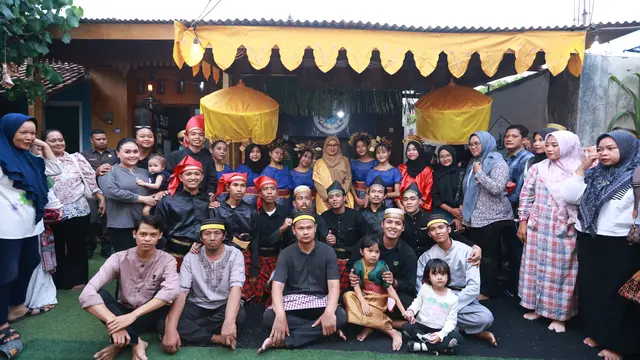 Bupati Ipuk Fiestiandani Menerima Gelar 'Daeng Malolo' dari Masyarakat ...