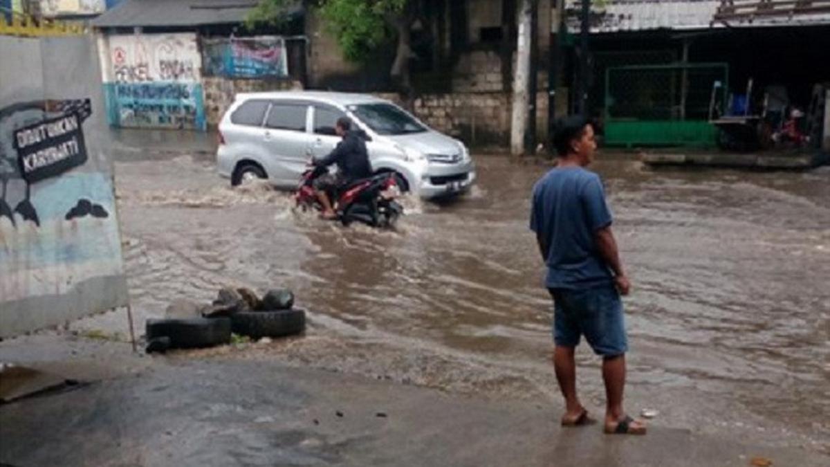 Cek Genangan Setelah Hujan Guyur Jakarta - News Liputan6.com