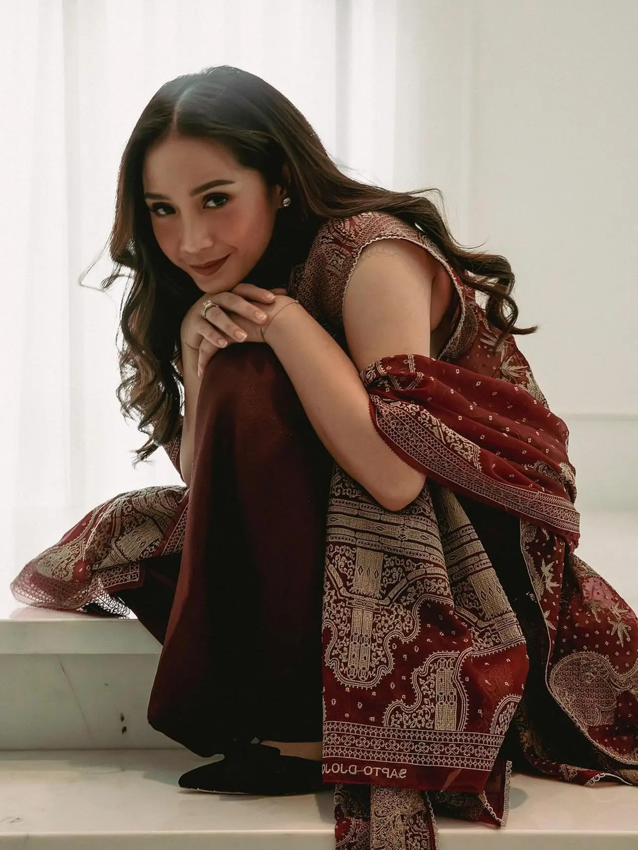 Kenakan Busana Warna Jerau, Intip Potret Nagita Slavina Cantik Elegan - Entertainment Fimela.com