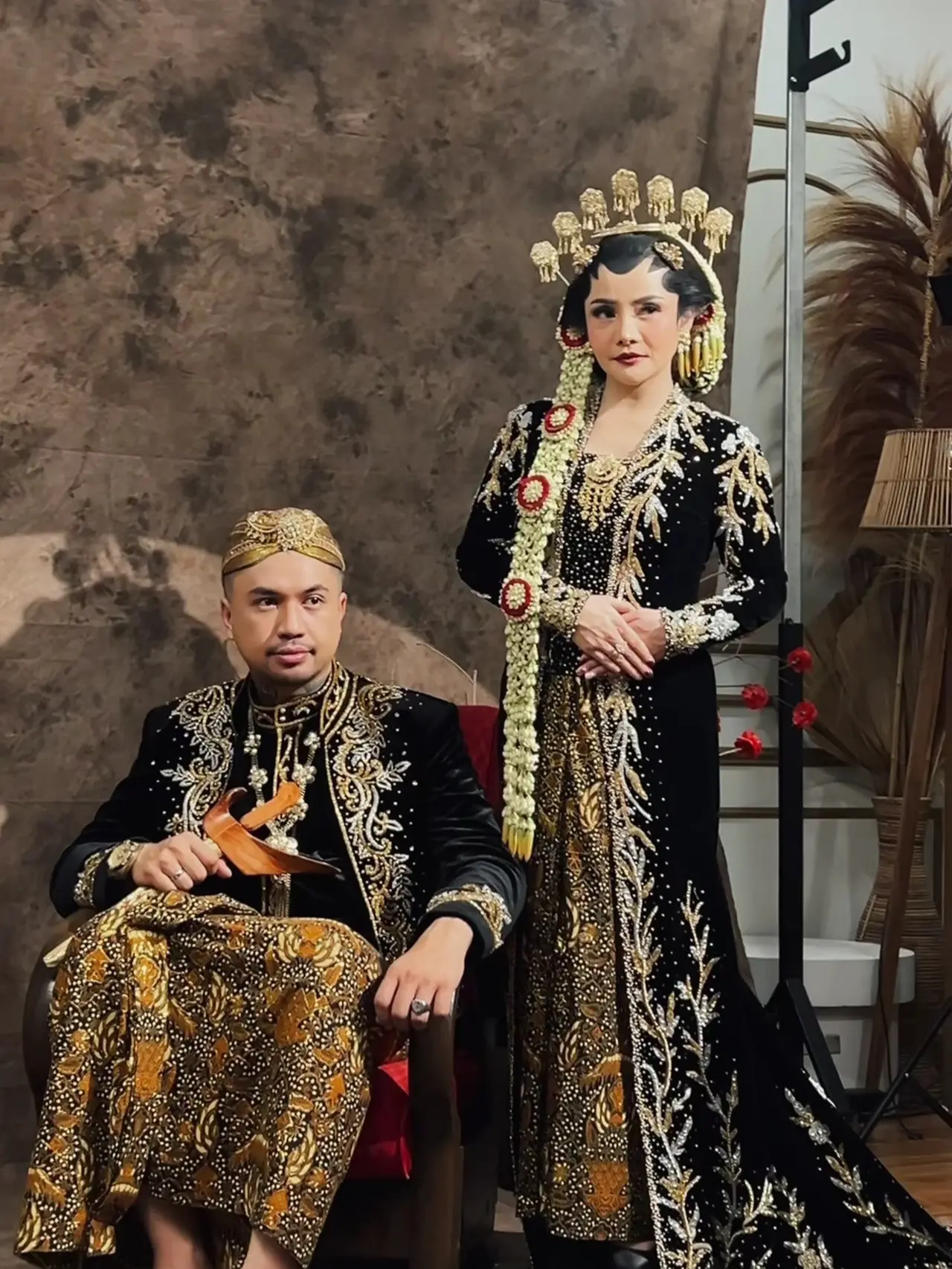 10 Potret Mawar Afi Pakai Gaun Jawa-Sunda di Prewedding, Serasi Bareng ...