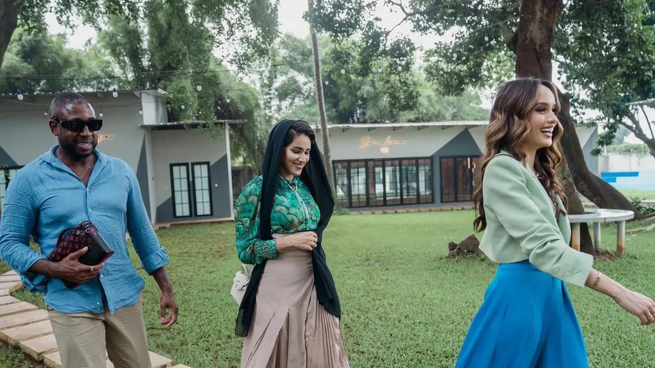 Adu Gaya Smart Casual Cinta Laura vs Putri Bahrain, Sama-Sama Perempuan ...