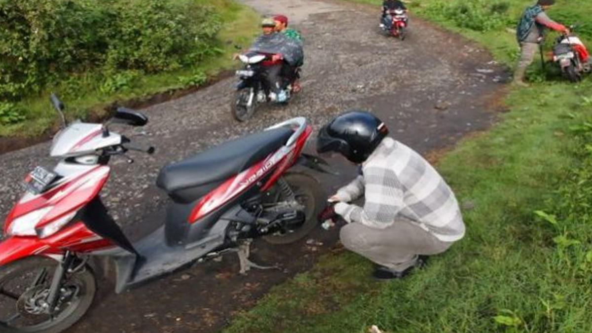 Gas Motor Matic Nyangkut Saat Berkendara? Ini Pertolongan Pertamanya ...