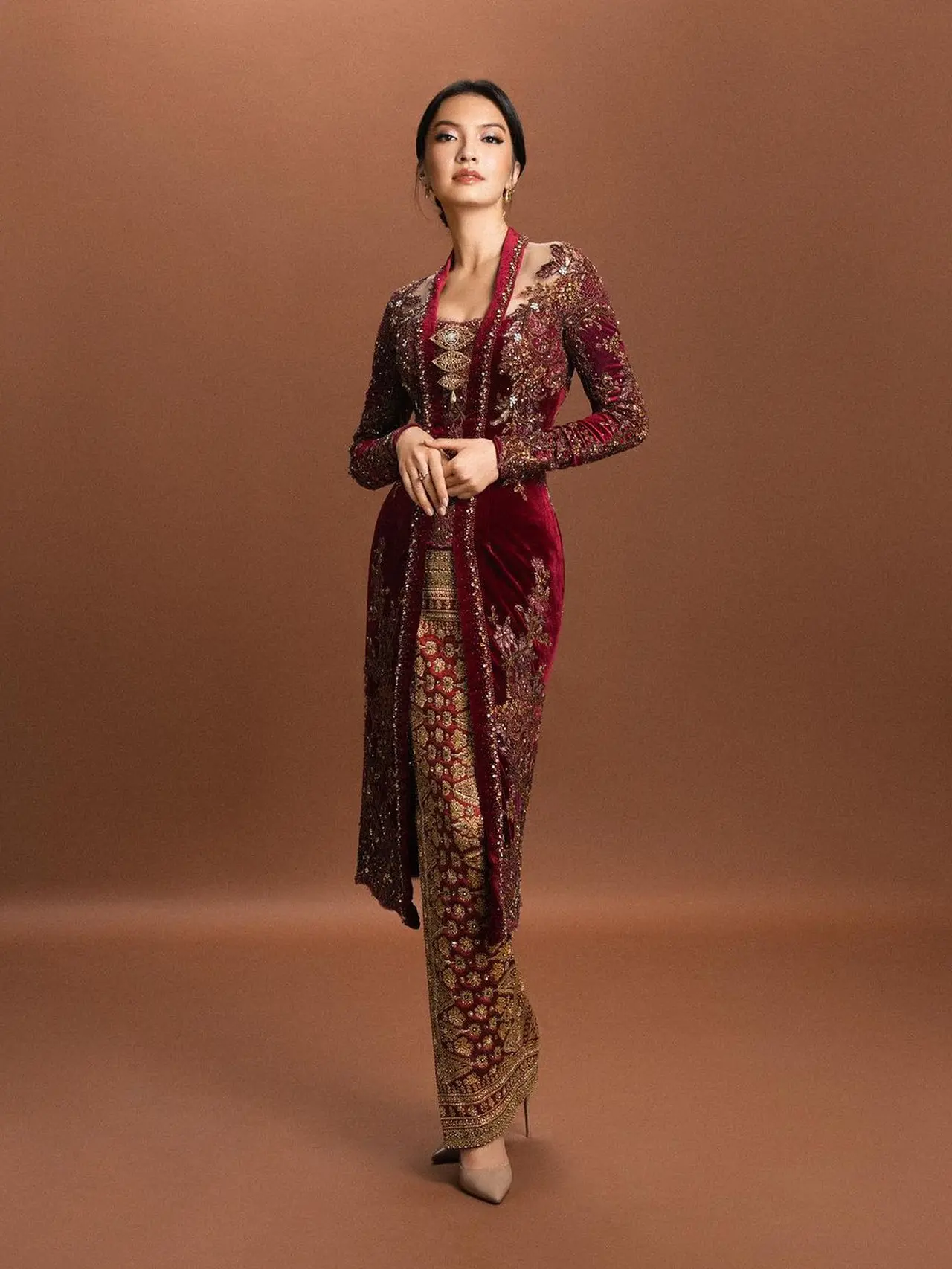 Referensi Model Kebaya Payet yang Cocok untuk Lamaran, dari Via Vallen ...