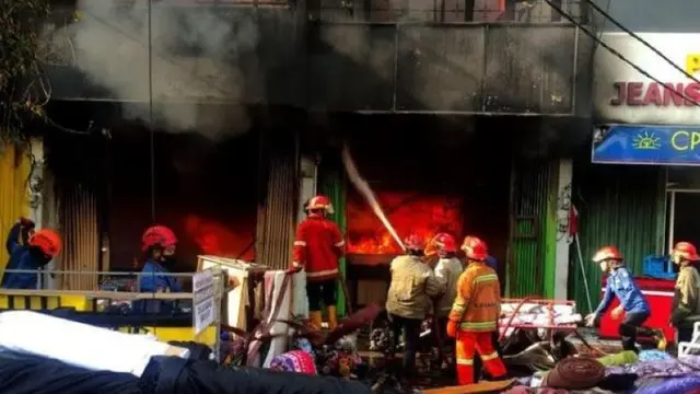Kebakaran Pasar Induk Krian Sidoarjo Hanguskan 450 Kios Pedagang ...