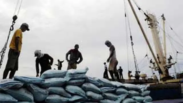 Rafinasi Merembes ke Pasar, Gula Petani Menumpuk di Gudang - Bisnis ...