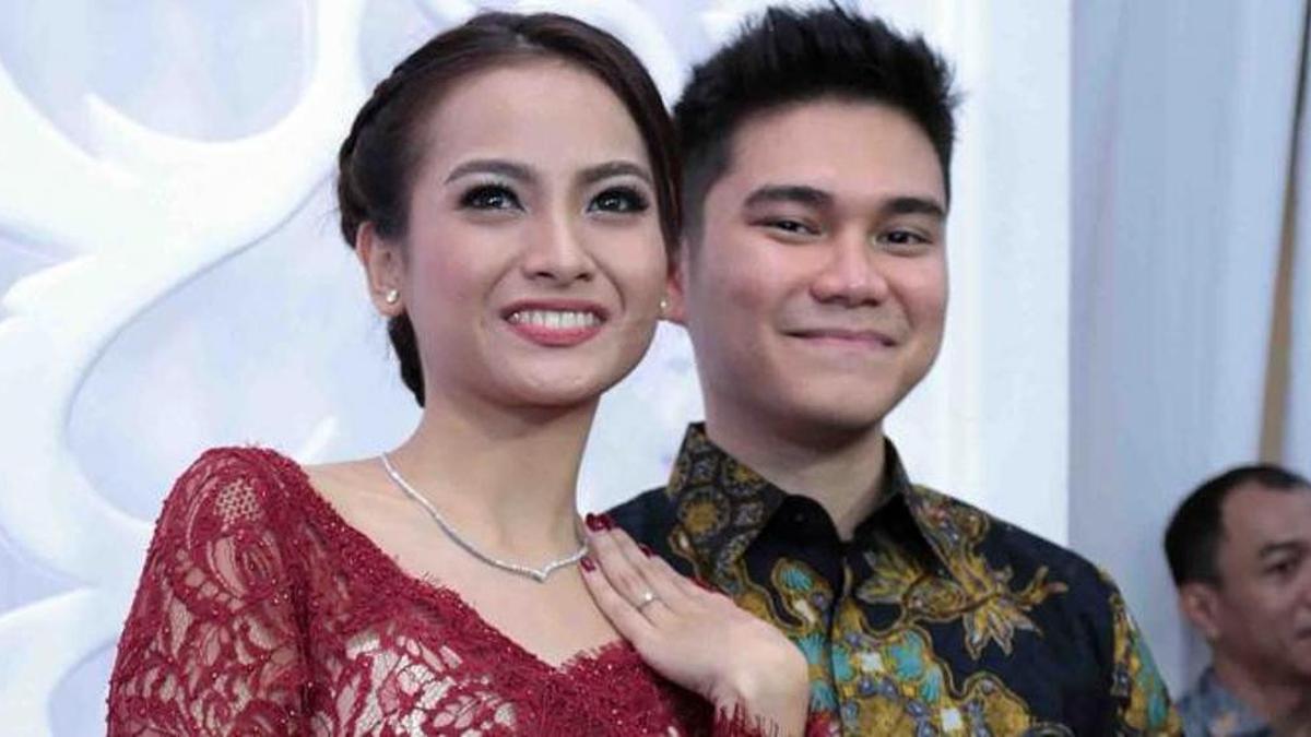 Manjakan Istri, Suami Acha Septriasa Bikin Para Wanita Meleleh