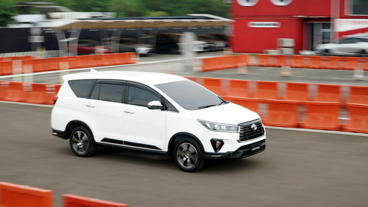 Menunggu Hadirnya Toyota Innova Hybrid di 2021 - Berita Otosia.com