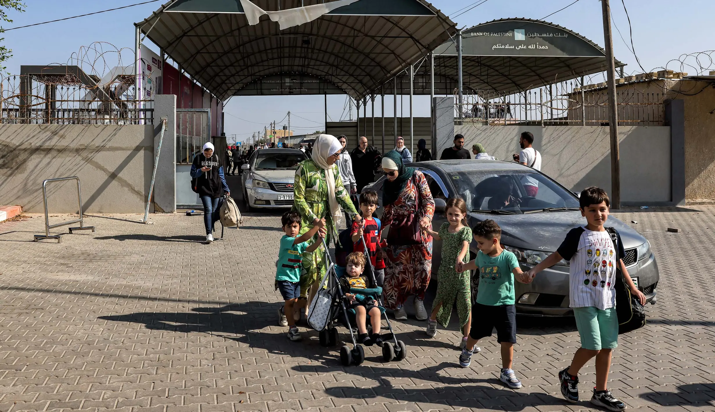 Kali Pertama Sejak Perang Hamas-Israel Memanas, Perbatasan Rafah Dibuka ...