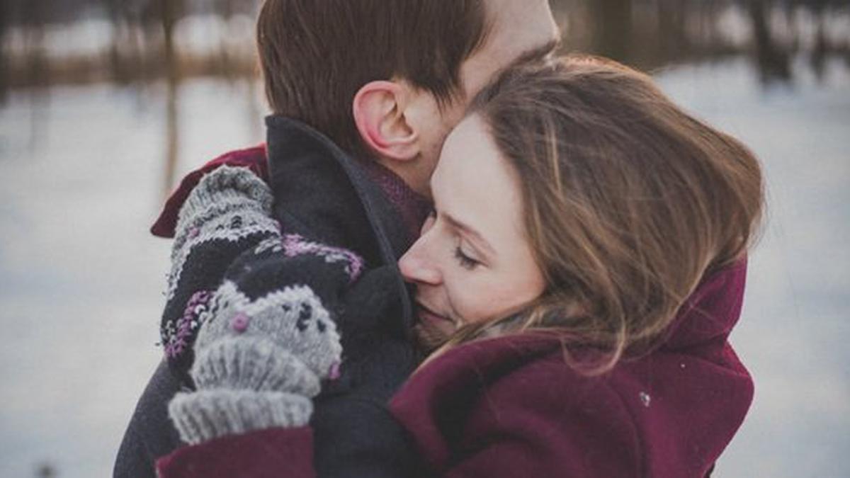 Mengapa Sebagian Orang Benci Dipeluk? - Beauty Fimela.com