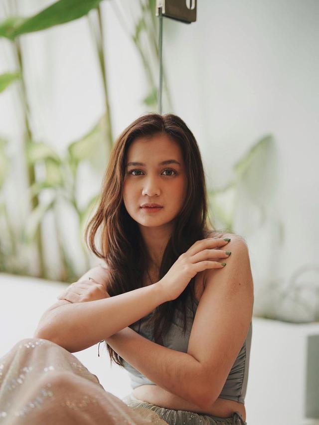 Dulu Imut-Imut, 6 Potret Dea Annisa yang jadi Gadis Cantik Saat Dewasa - Entertainment Fimela.com