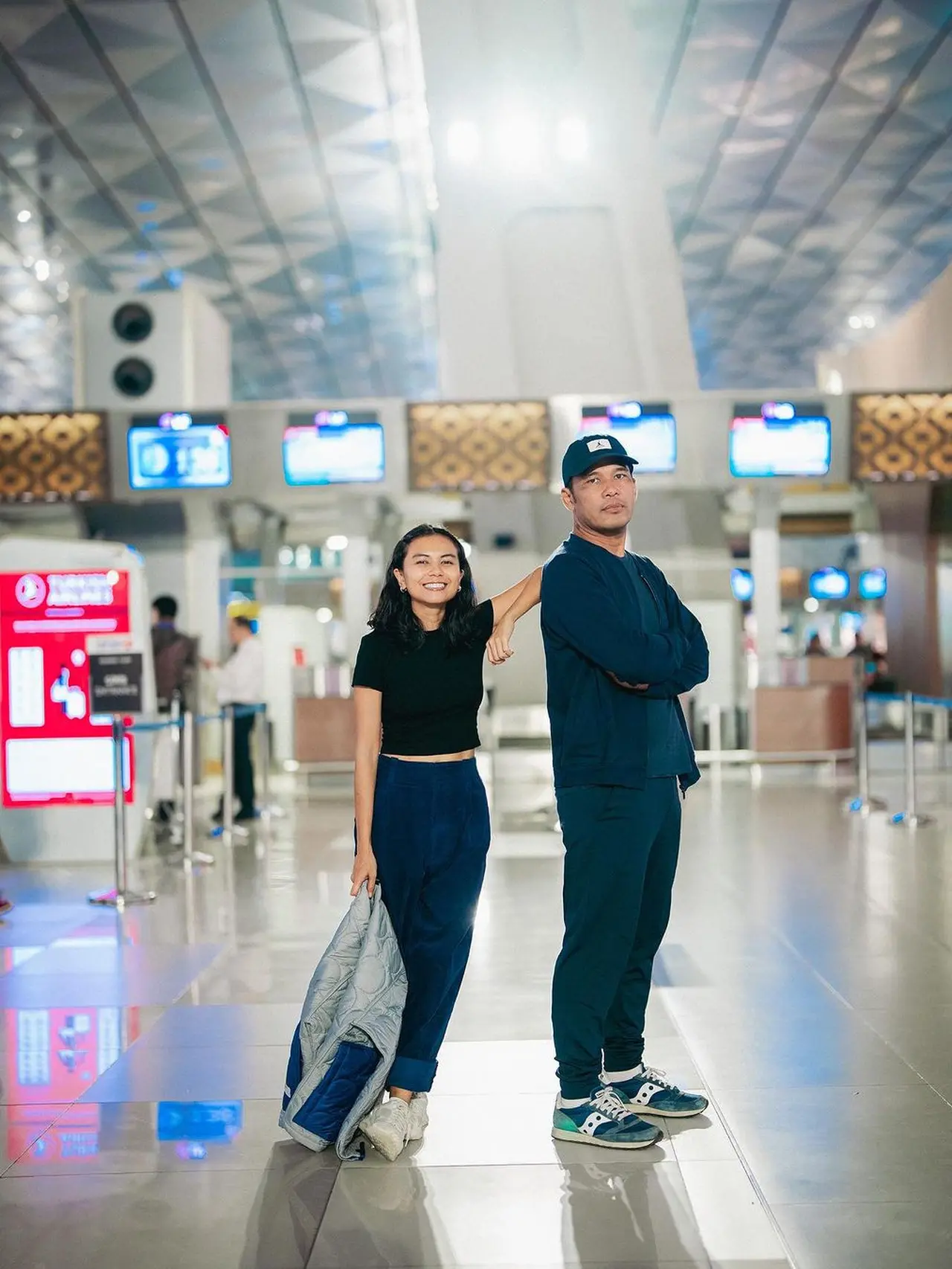 7 Potret Pemain Gadis Kretek Berangkat ke BIFF 2023 di Busan, Penuh Antusias - Hot Liputan6.com