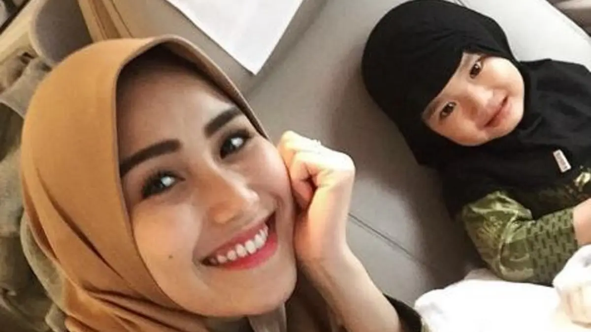 Ajarkan Anak Salat, Ayu Ting Ting Diminta Lakukan Ini - Entertainment ...