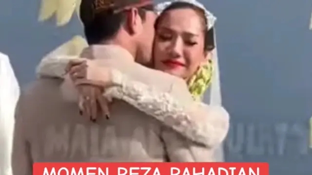 Viral Momen Reza Rahadian Peluk Cium BCL di Hari Pernikahan - ShowBiz Liputan6.com