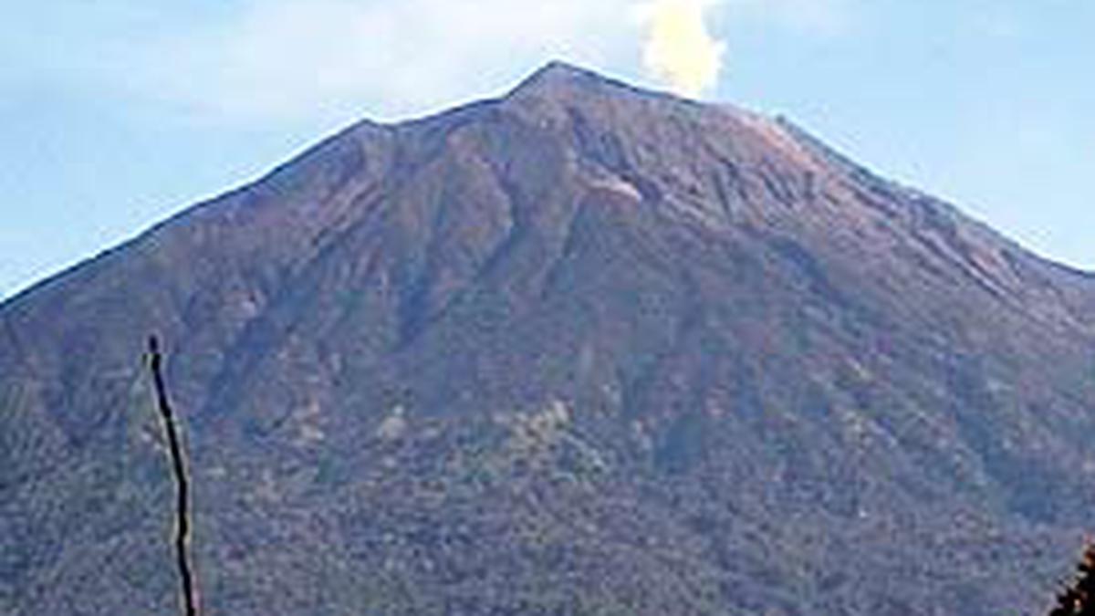 Aktivitas Dua Gunung Berapi di Sumatra Meningkat - News Liputan6.com