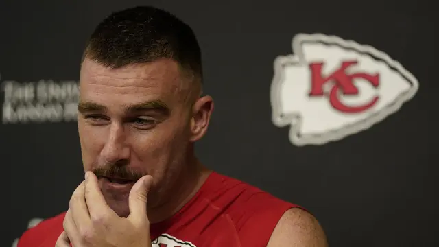 6 Potret Travis Kelce, Atlet Football Berkumis Tebal yang Makin Lengket ...