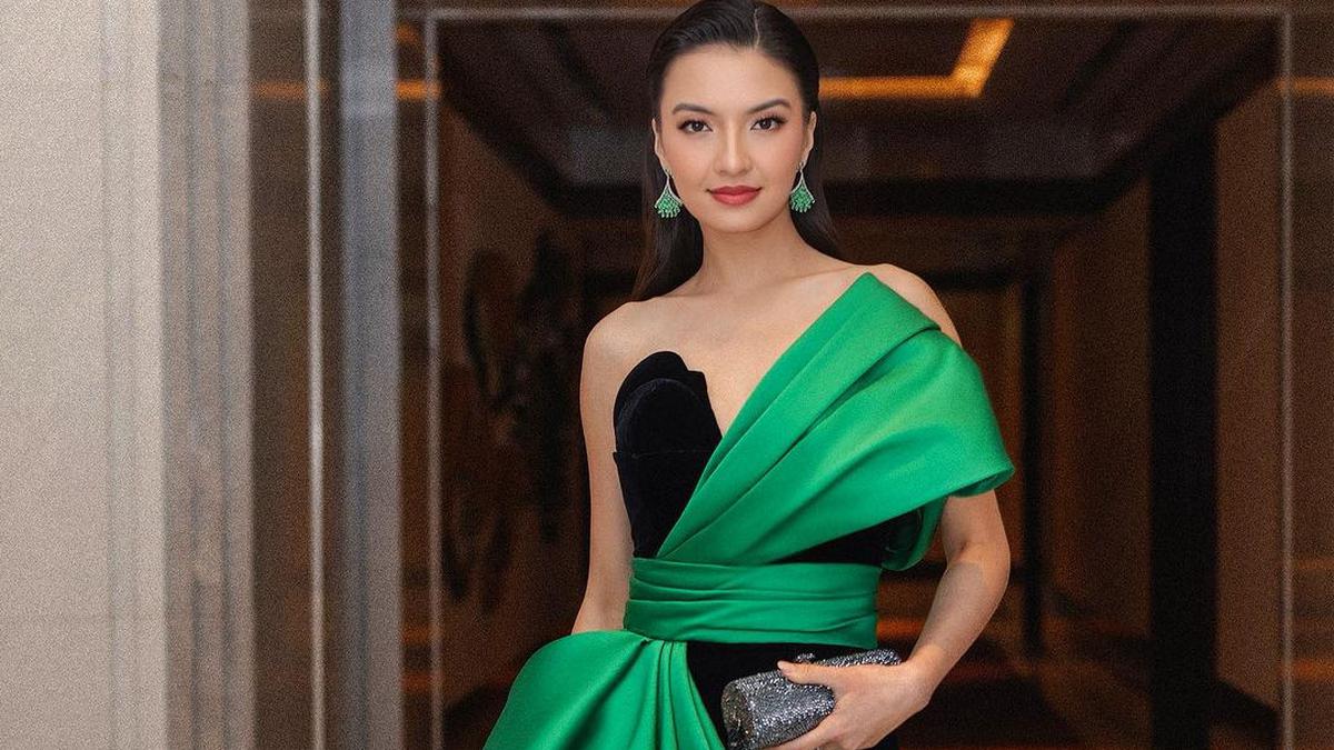 8 Tampilan Mahal dan Glamor Raline Shah dengan Gaun Hijau Hitam, Jadi ...