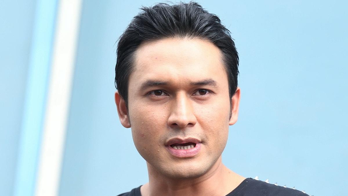 6 Foto Jadul Indra Bruggman dari Model Rambut Belah Tengah Hingga ...