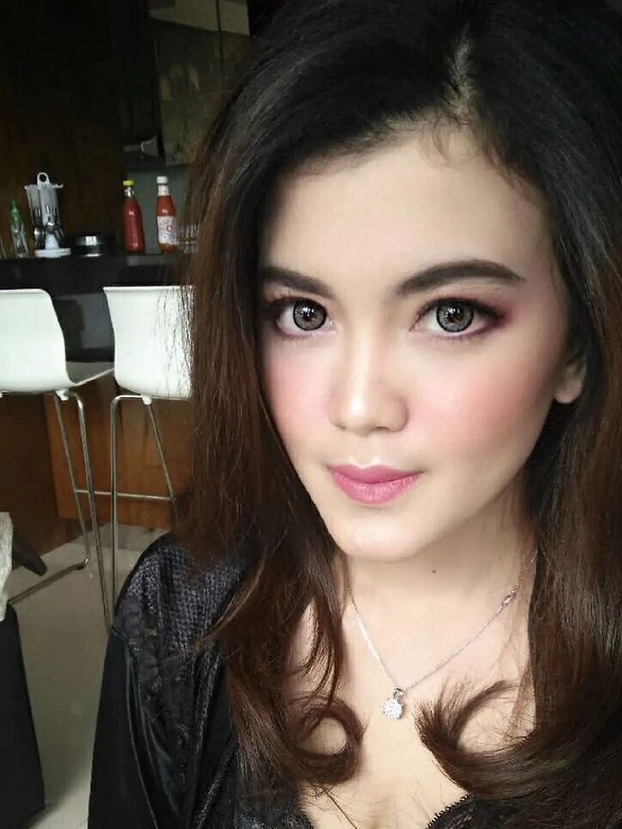 Tania Putri Pemain Kepompong Dulu Polos, Sekarang Jadi Hot Mom