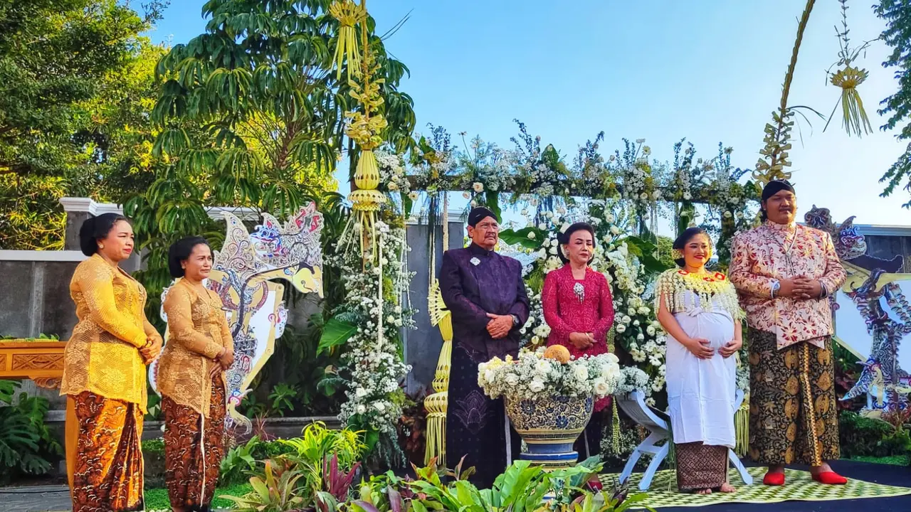 Gelar Mitoni 7 Bulan Kehamilan Istri, Ndarboy Genk Perkenalkan Single ...