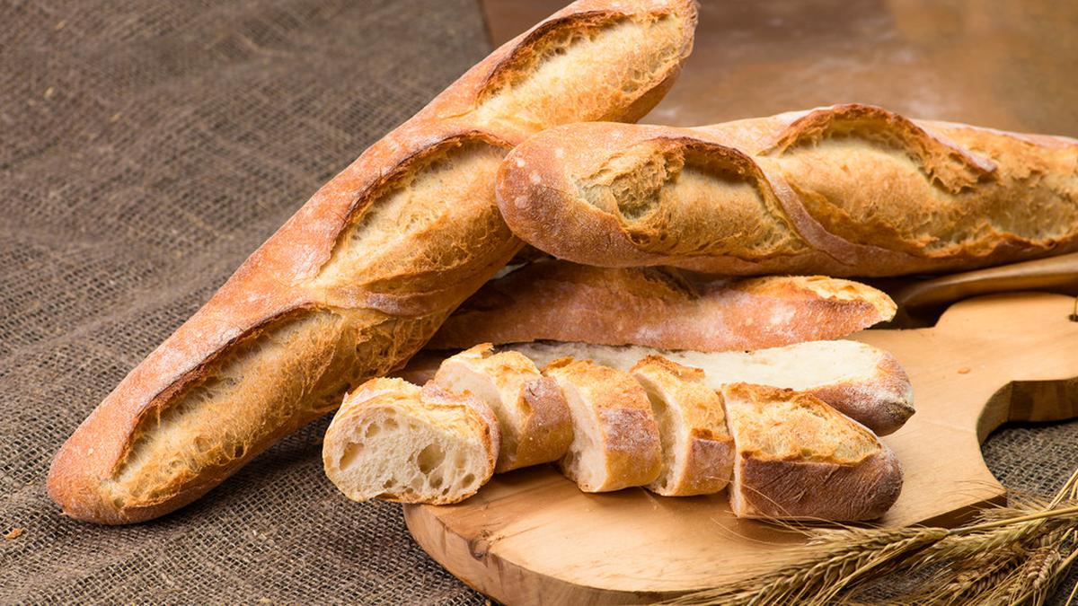 3 Cara Membuat Roti Baguette yang Renyah dengan Bahan Sederhana